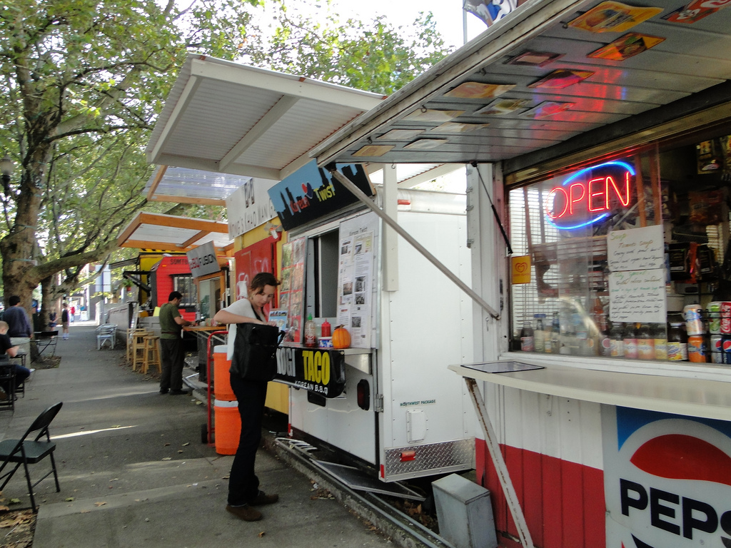 Chicago Aldermen Approves Initial Food Cart Regulation